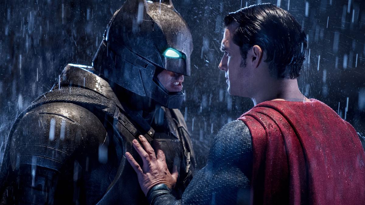 Amazon Reveals Details for Exclusive Batman v Superman Box Set