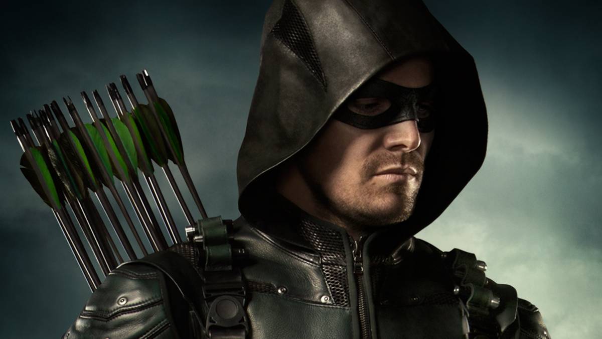 Stephen Amell Posts Bloody Arrow Selfie