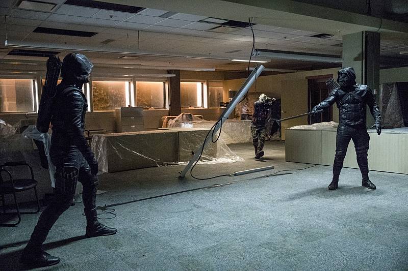 Arrow & Prometheus Have an Explosive Confrontation in New Photos