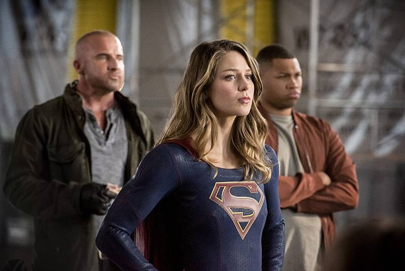 CW's Heroes Unite in The Flash's 'Invasion' Photos