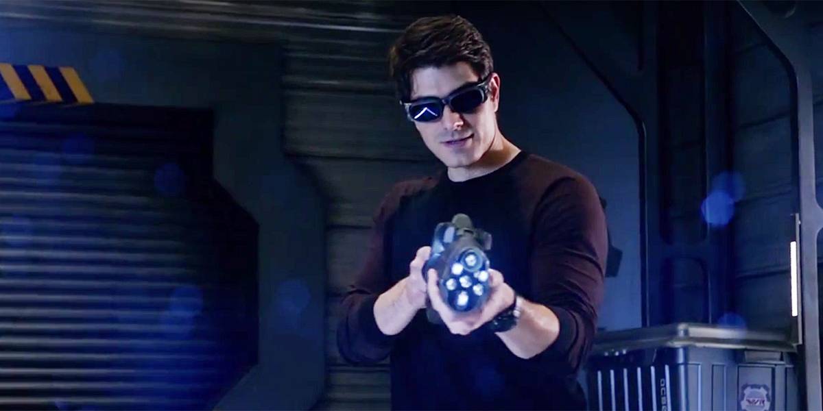 Ray Palmer Plays It Cool in Legends of Tomorrow Clip