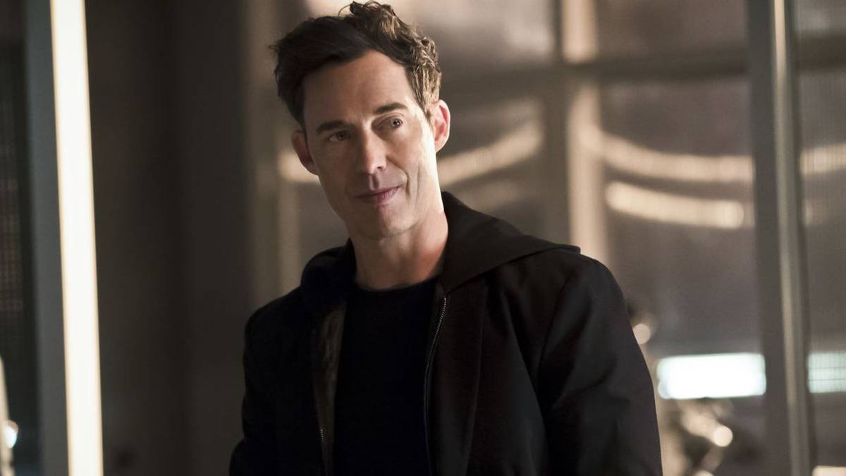 The Flash Star Tom Cavanagh Teases S4's Harrison Wells