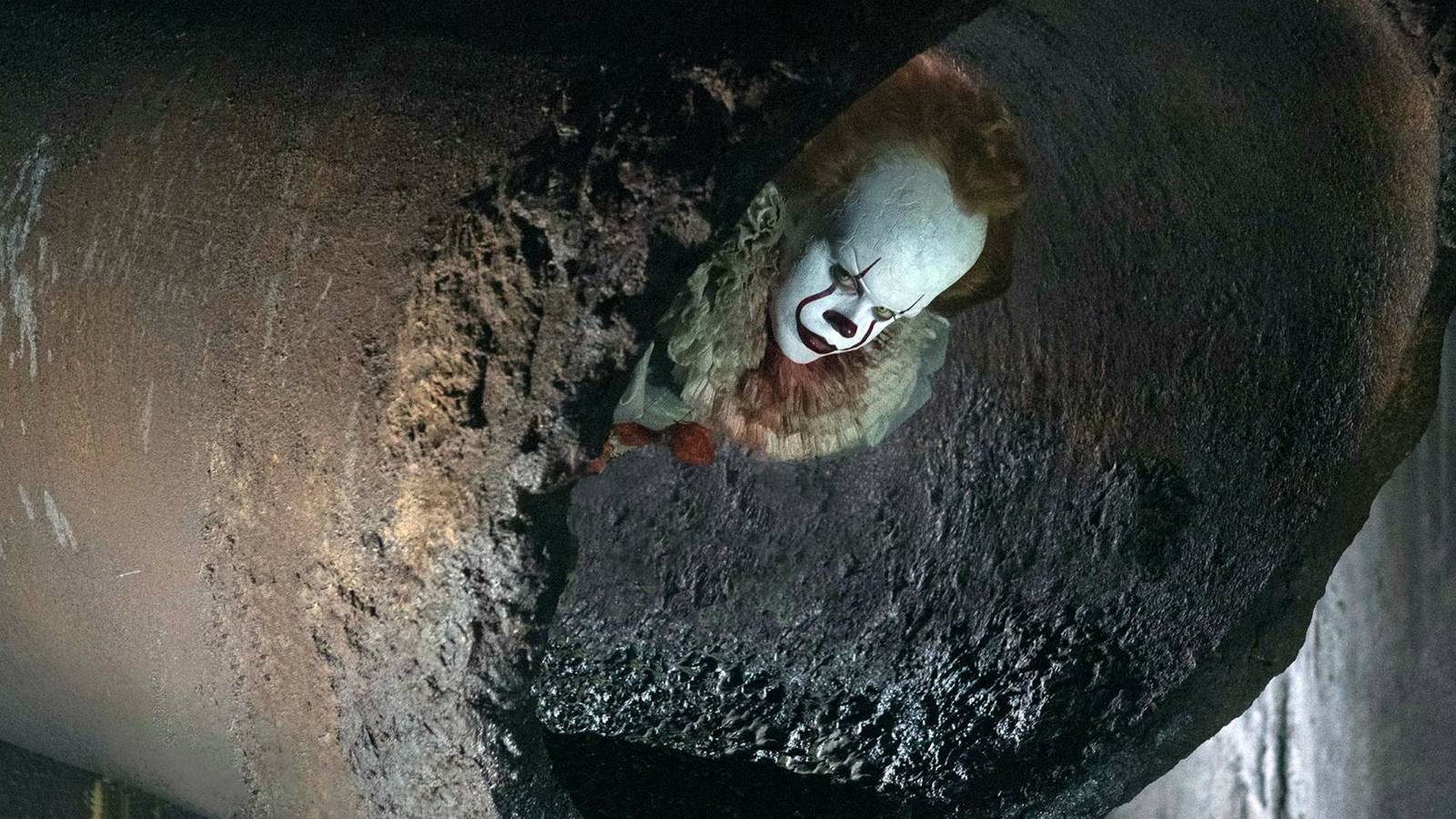 George Meets Pennywise in It Clip
