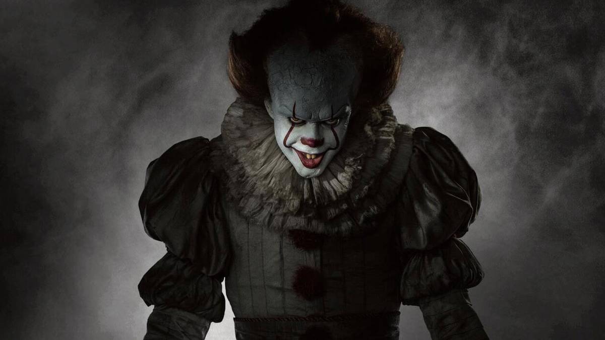 Pennywise Photo From It: Chapter 2 Set Confirms Iconic Scene