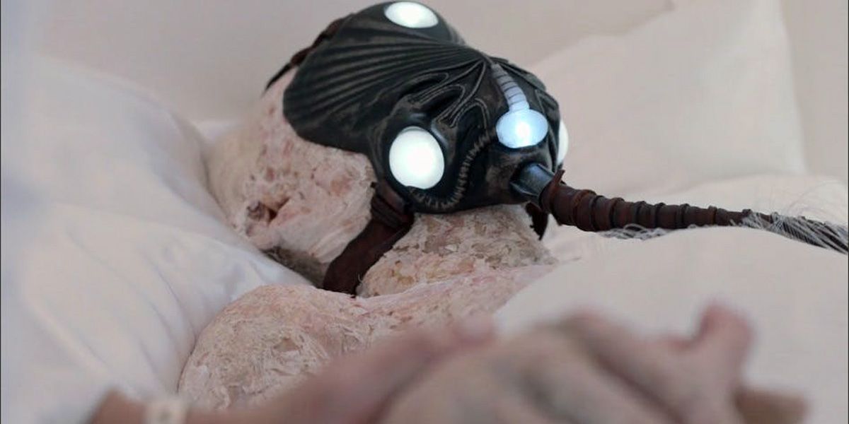 Marvel's Runaways Reveals Identity of Man in Breathing Mask | CBR