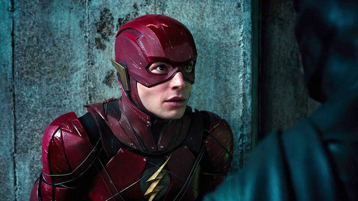 Batman v Superman: Snyder Reveals [SPOILER] Sent Flash Back in Time
