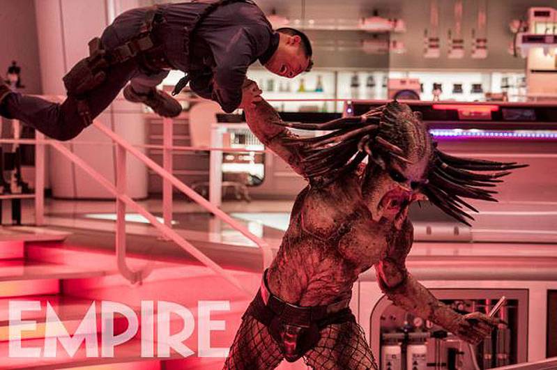 New Predator Image Sees the Alien Throw a Human Male