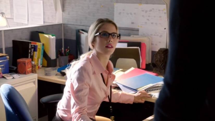How Arrow's Felicity Smoak Made Her DC Universe Debut