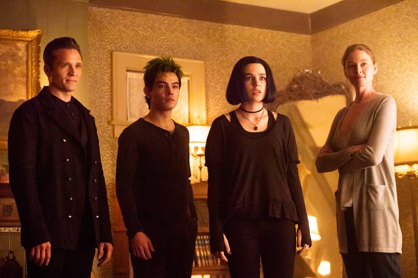 Titans Season Finale Photos Tease The Riddler and Ventriloquist