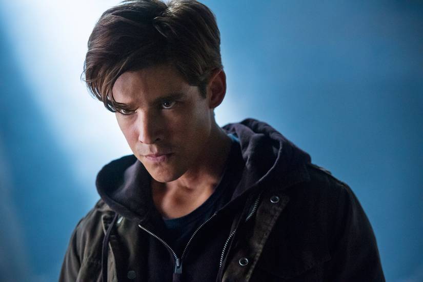 Titans Season Finale Photos Tease The Riddler and Ventriloquist