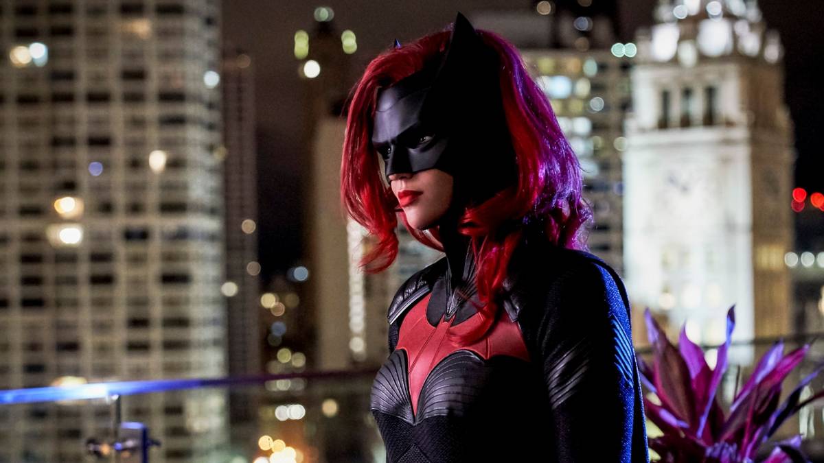 Batwoman: Concept Artist Reveals Look at Arrowverse's Batman Suit