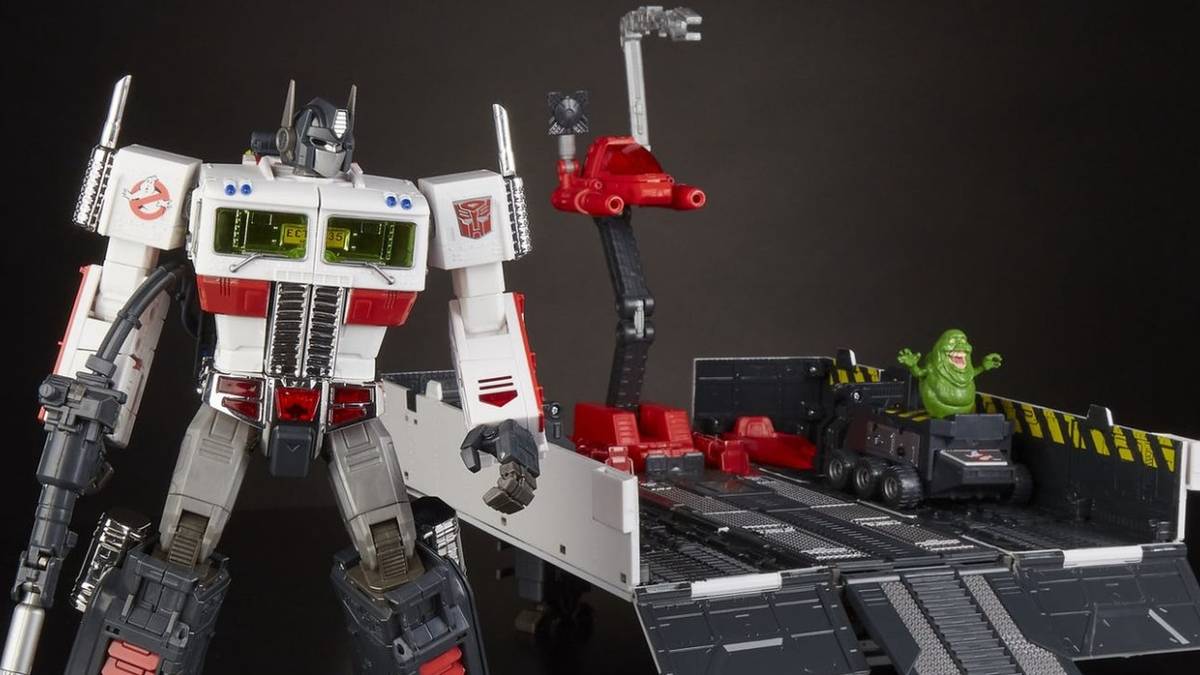 Hasbro Debuts Ghostbusters-Themed Optimus Prime as an SDCC Exclusive