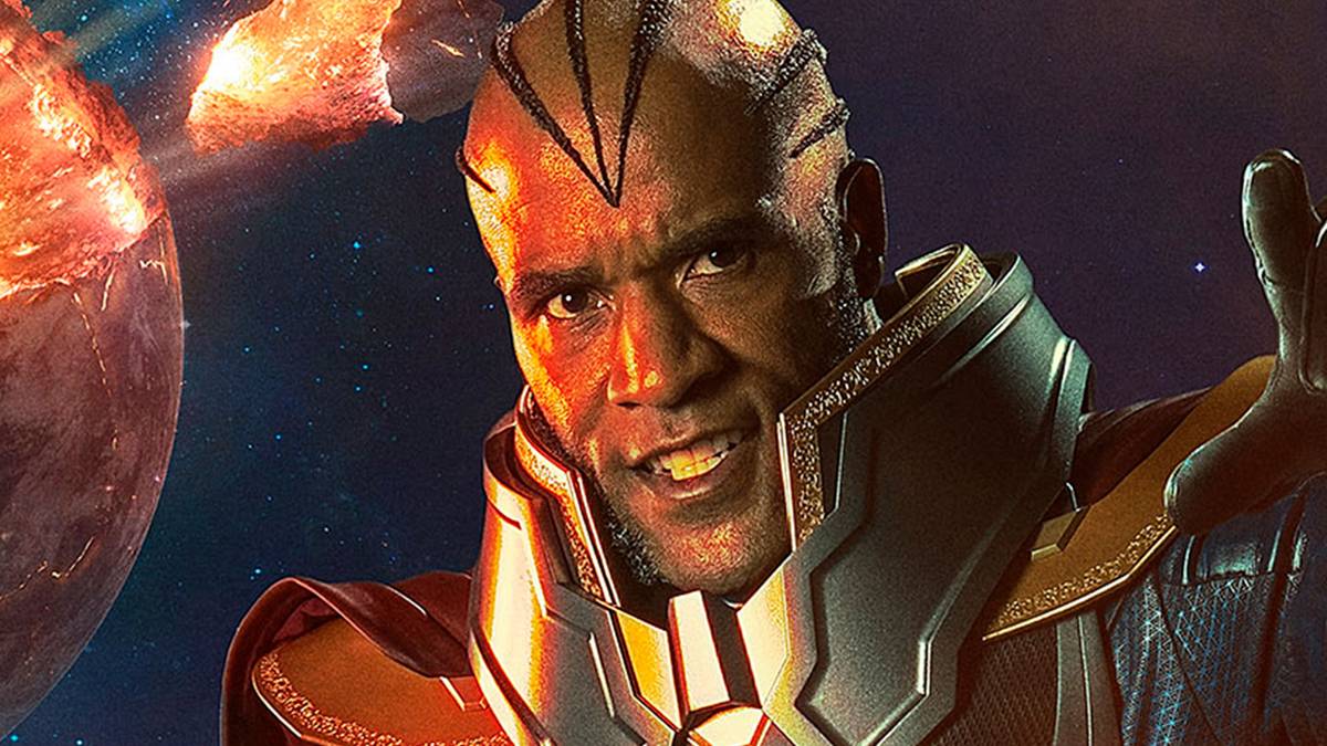 Arrowverse's Monitor Spills Secrets About Crisis on Infinite Earths