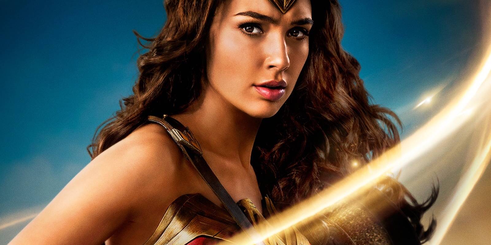 Wonder Woman 1984: Diana Strikes a Powerful Pose on New Theater Display