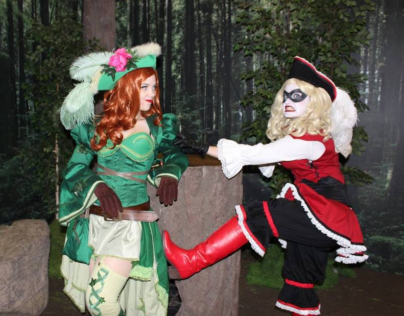 10 Awesome Harley Quinn & Poison Ivy Cosplay Duos