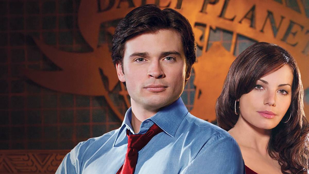 Crisis on Infinite Earths Photo Officially Debuts Smallville's Tom Welling