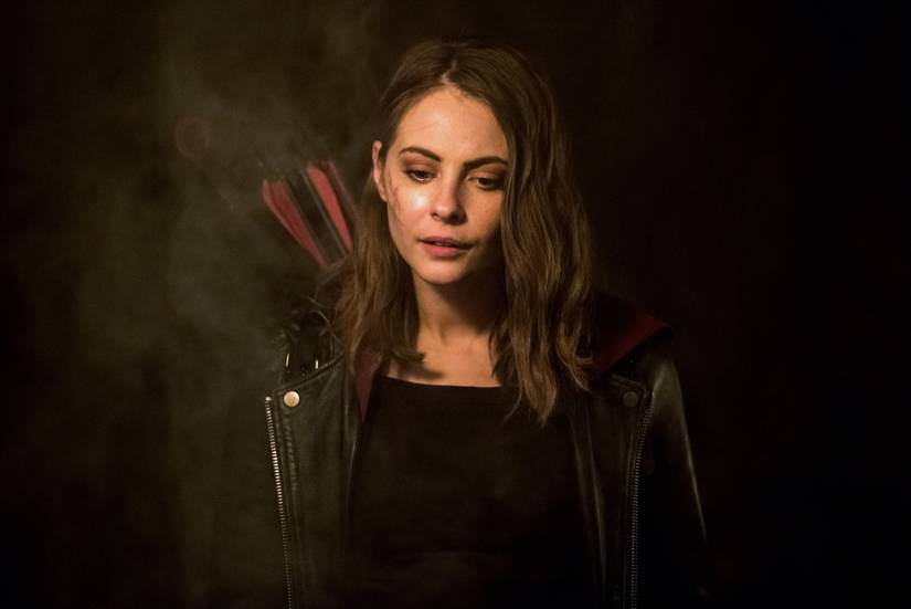 Arrow: Thea Reunites with Oliver and Talia in New Photo Set