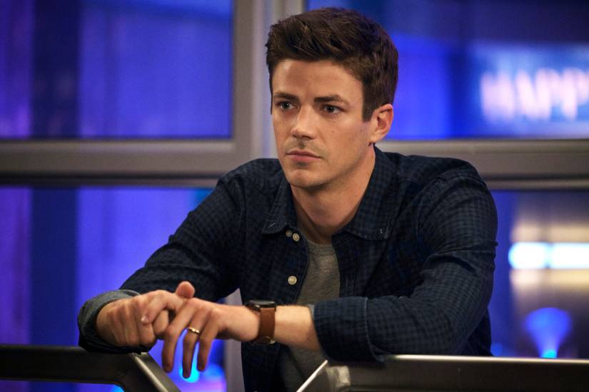 The Flash Prepares Friends, Family for His Crisis Death in New Photos