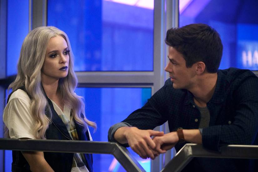The Flash Prepares Friends, Family for His Crisis Death in New Photos