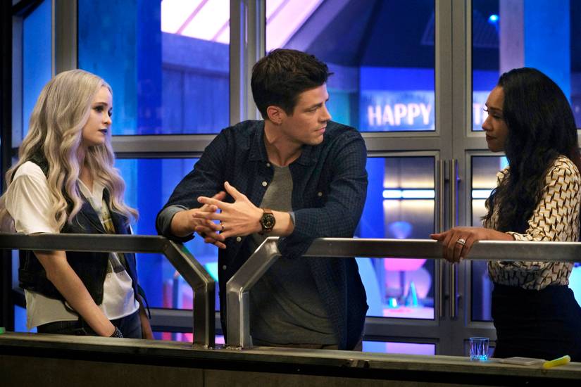 The Flash Prepares Friends, Family for His Crisis Death in New Photos