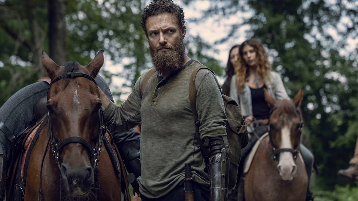 The Walking Dead Clip Debuts Aaron's New Look
