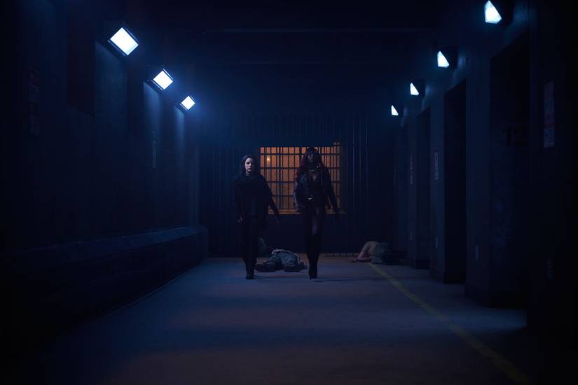 Titans: The Team Finally Meets Bruce Wayne in New Photo Set
