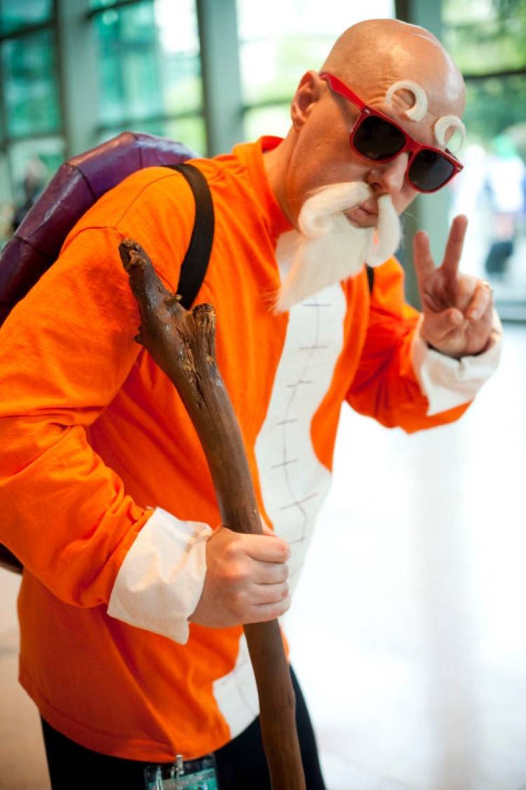 Dragon Ball: 10 Amazing Master Roshi Cosplays That Look Just Like The Anime