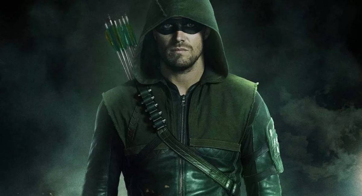 Arrow's Stephen Amell Reveals Overlooked Comics Reference in Pilot Episode