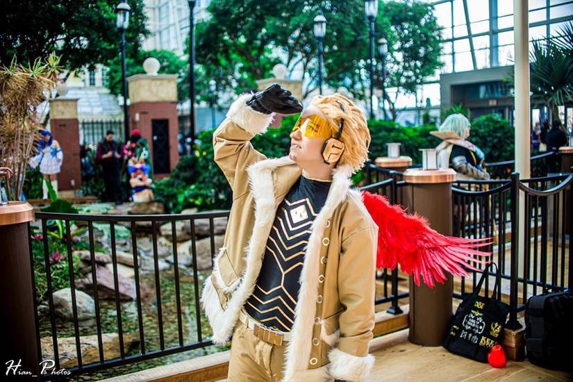 My Hero Academia: 10 Hawks Cosplay That Look Just Like The Anime