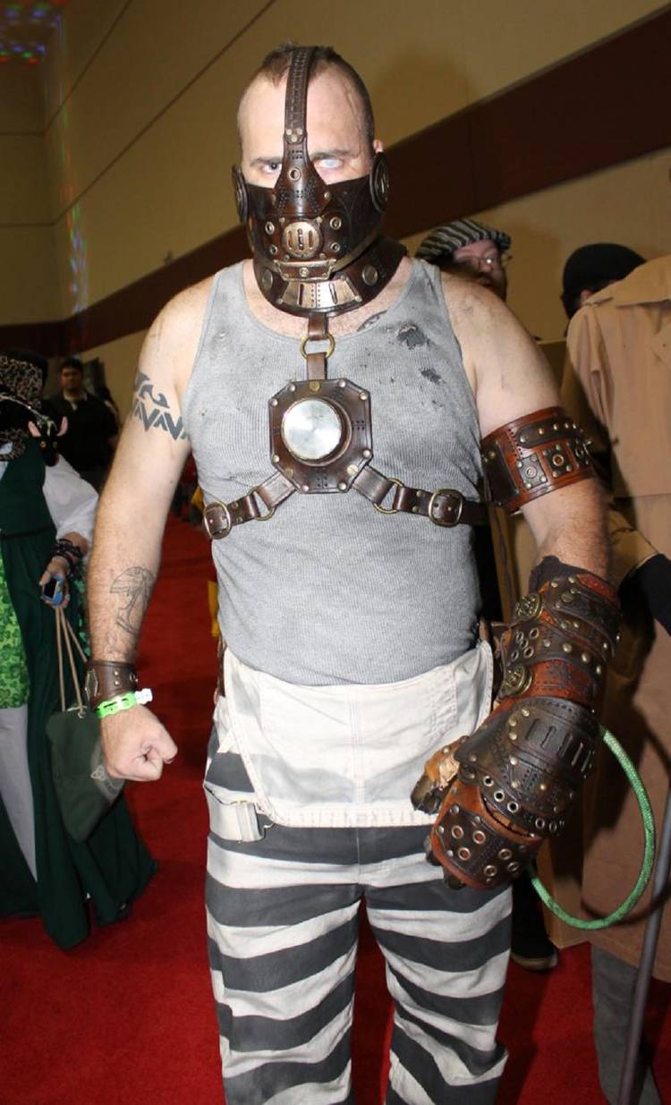 10 Awesome Bane Cosplay Every Batman & DC Fan Needs To See