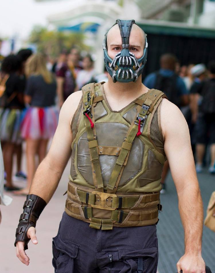 10 Awesome Bane Cosplay Every Batman & DC Fan Needs To See