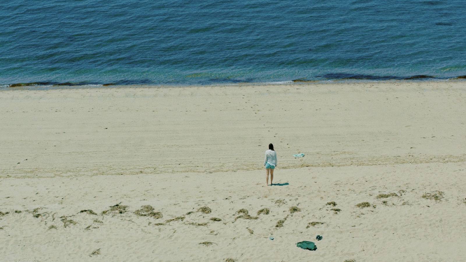 REVIEW: The Beach House Slowly Builds to Visceral Horror