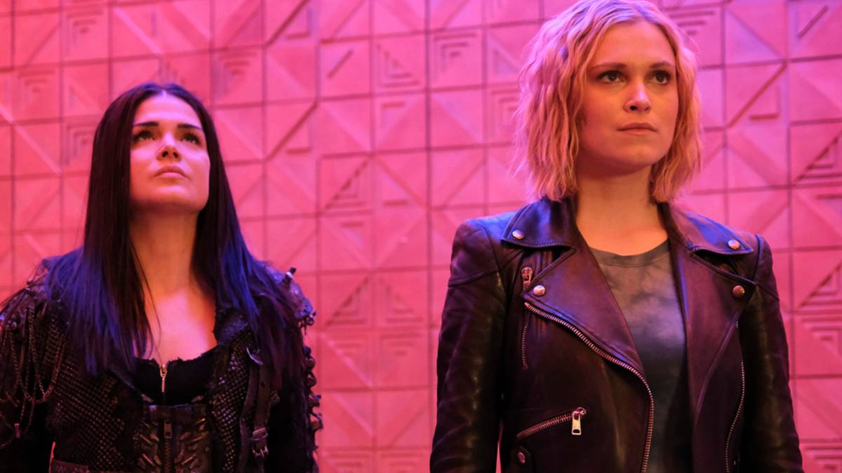 The 100: Clarke Goes in Guns Blazing in Finale Clip