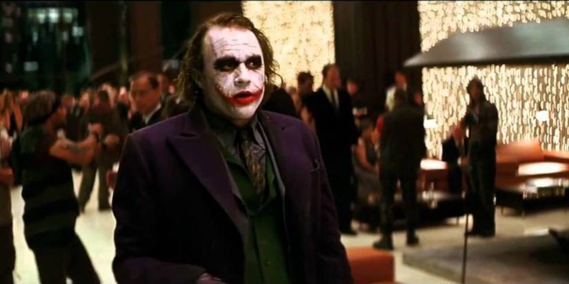 5 Ways Bruce Wayne Is Different Between Batman Begins & Dark Knight ...