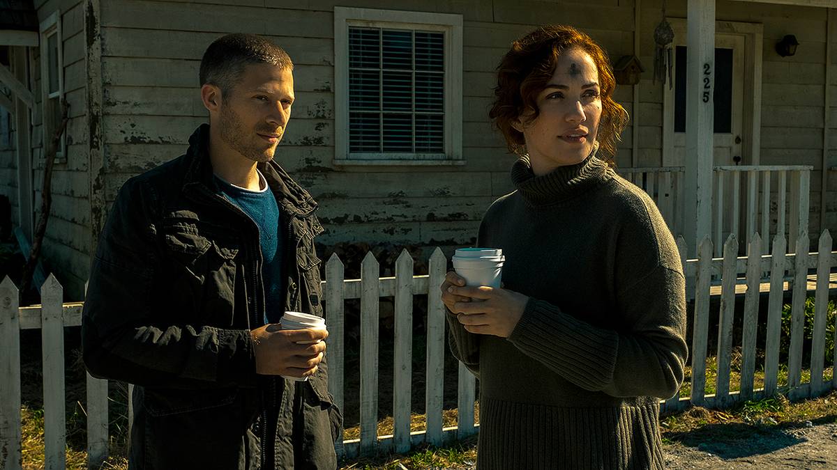 Midnight Mass: Riley & Erin Isn't the Show's Most Tragic Love Story