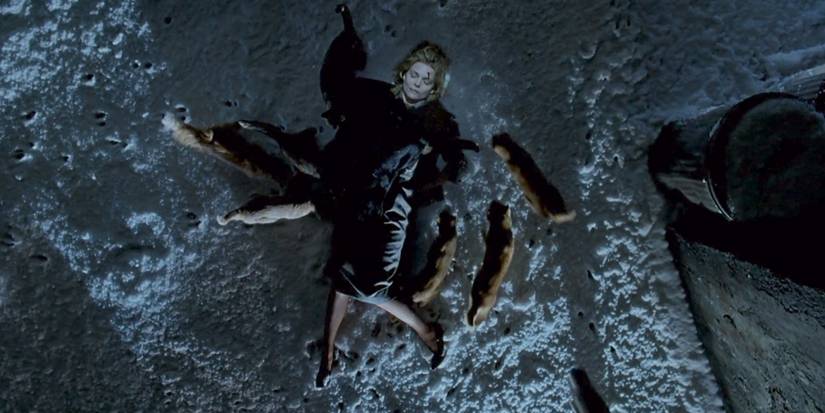 Catwoman: 10 Things About Selina Kyle That Are Unique To Batman Returns