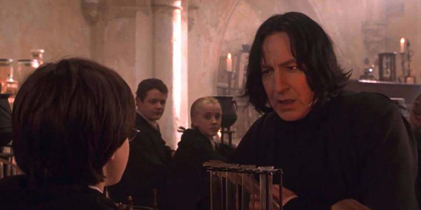 Hogwarts: A Complete Guide to The Wizarding School & Grounds