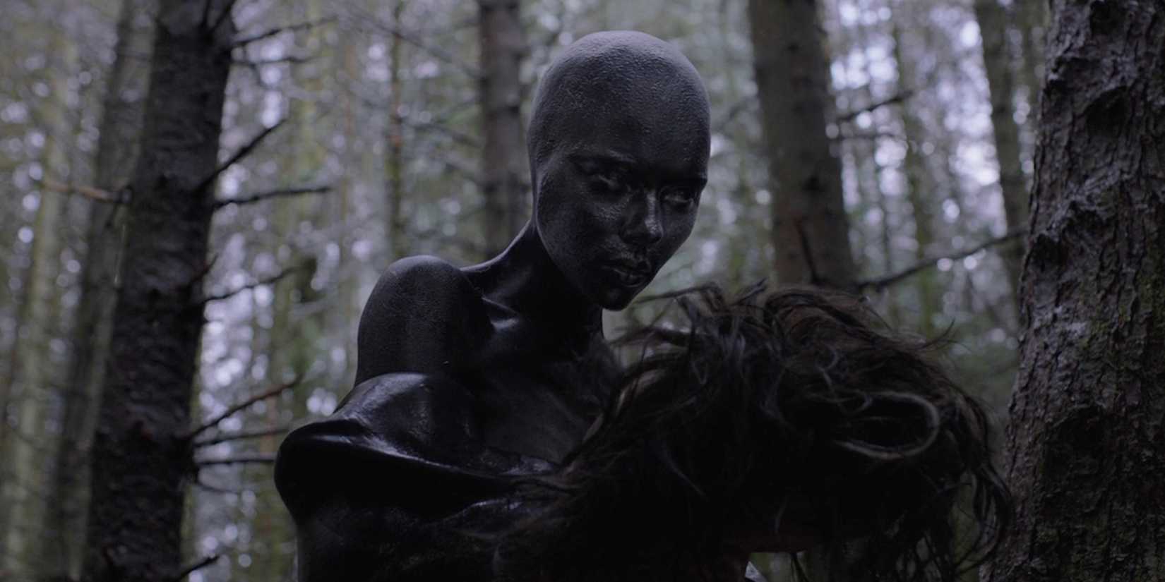 Bugonia Fans Must Watch Scarlett Johansson's Under The Skin