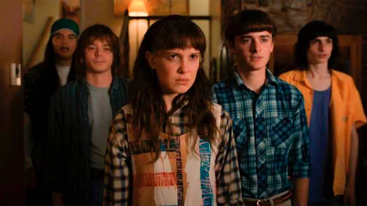 Stranger Things S4 Premiere Adds Warning Card Following Texas School ...