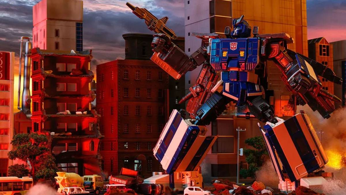 Transformers: Masterpiece Is Giving the Japanese Trainbots New Toys