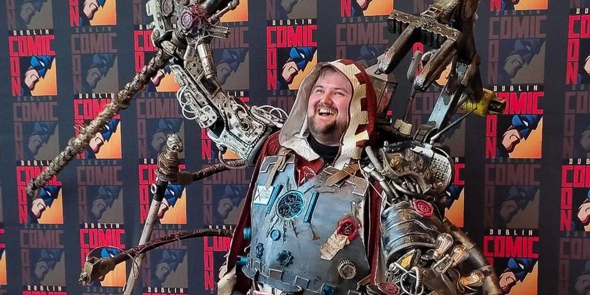 Warhammer 40K Fans Shows Off Insanely Detailed Tech Priest Cosplay