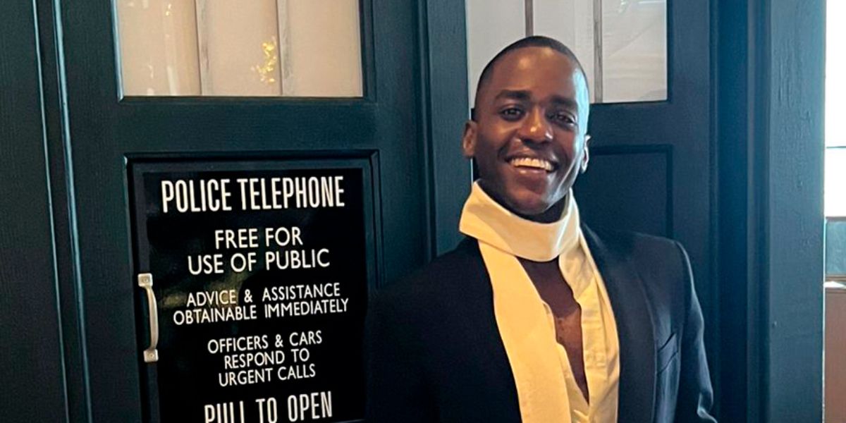 Doctor Who's Ncuti Gatwa Poses With the TARDIS in New Image