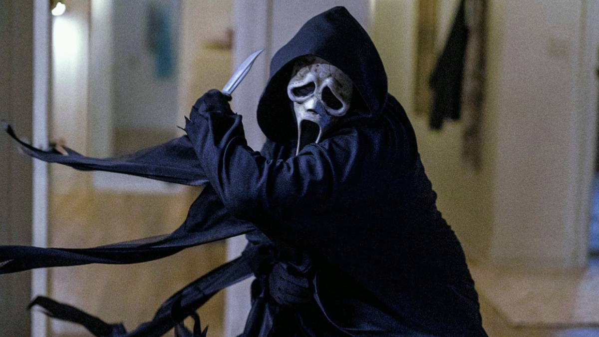 Scream VI Still Features Ghostface Sprinting Towards Their Next Victim