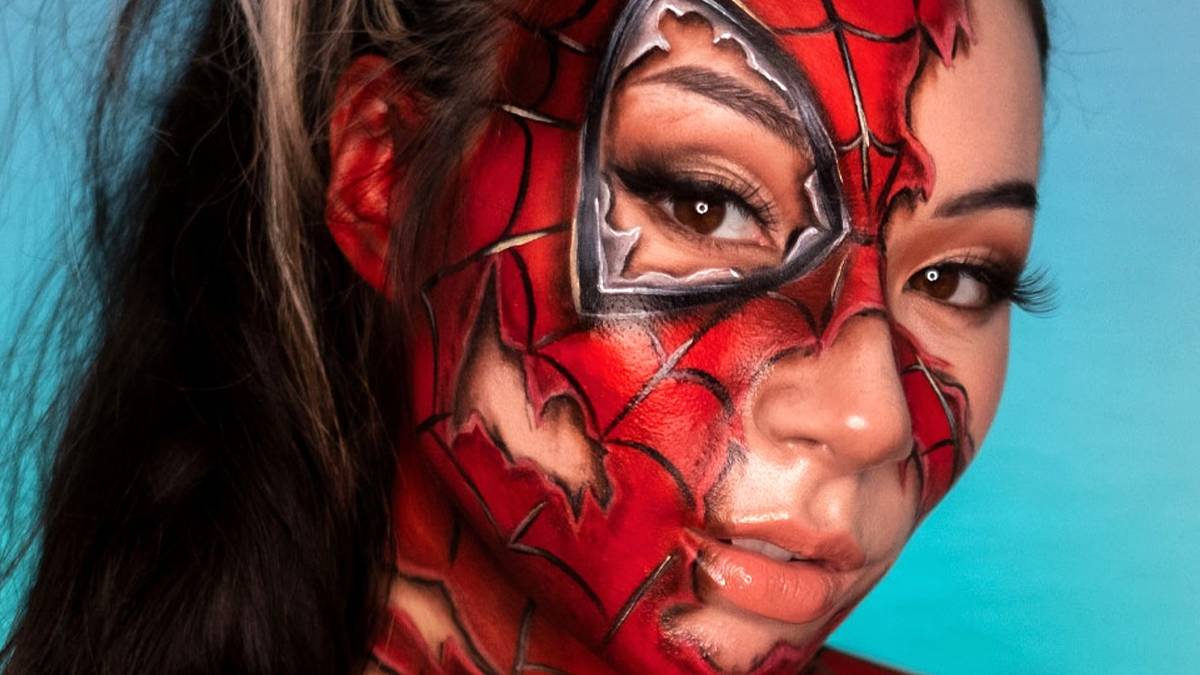 Killer Bodypaint Cosplay Imagines Battle-Damaged Deadpool and Spider-Man