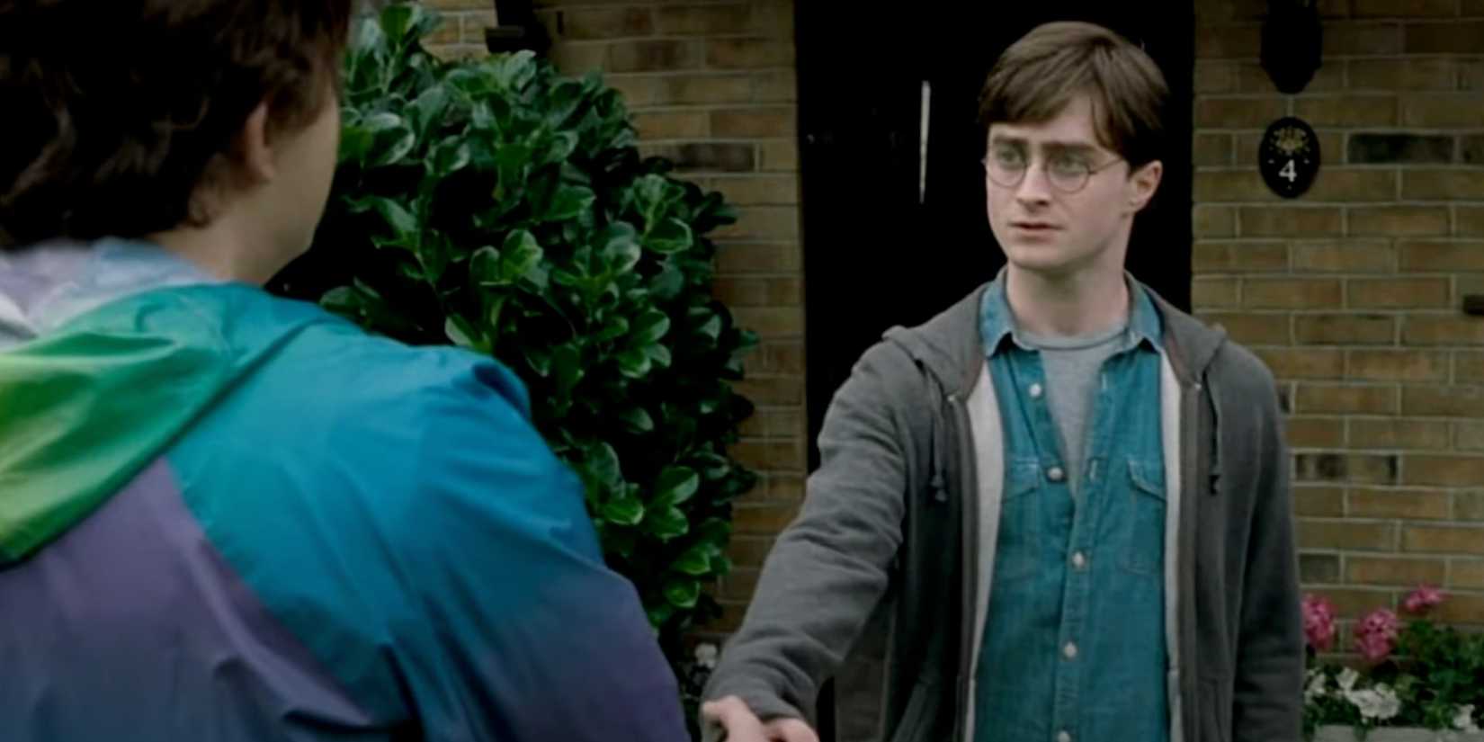 The Dursleys Harry Potter Harry At The Dursleys — Harry Potter Fan