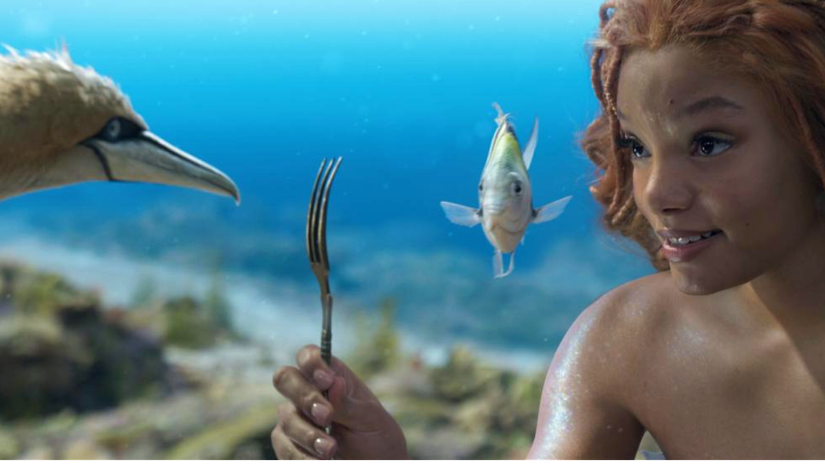 Little Mermaid Photo Has Ariel, Flounder & Scuttle Recreate a Classic Scene