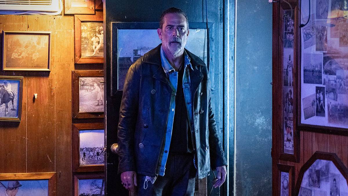 The Walking Dead: Negan and Maggie Gear Up for NYC Zombies in New Images