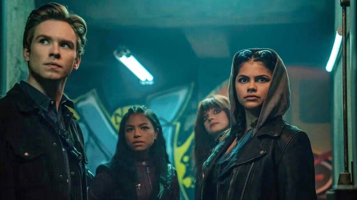 Gotham Knights Introduces a Subverted Catwoman - But It Falls Flat