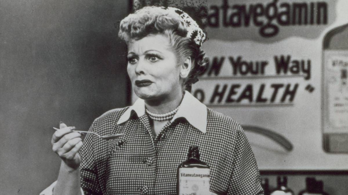 10 Hilarious Sitcom Scenes That Perfectly Stand the Test of Time