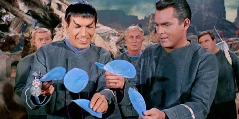 Star Trek: Leonard Nimoy Created Spock's Vulcan Neck Pinch